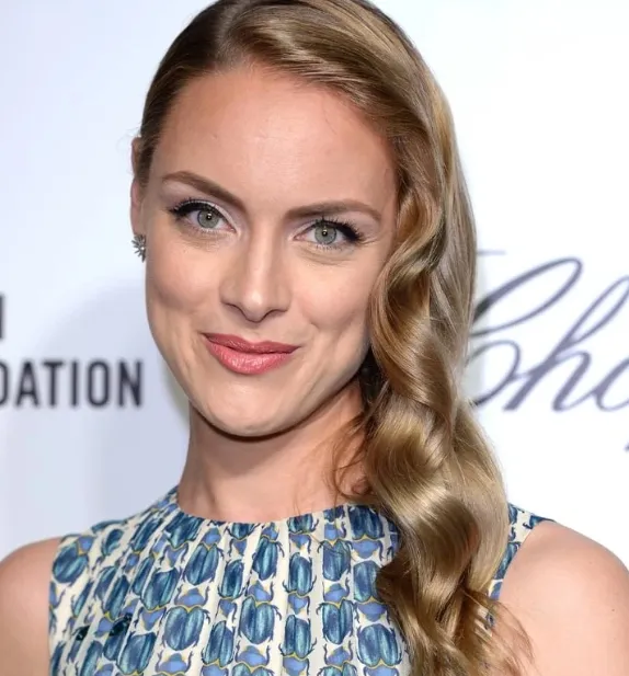 Rachel Skarsten: Biography, Career Journey, Net Worth, and Life Behind ...